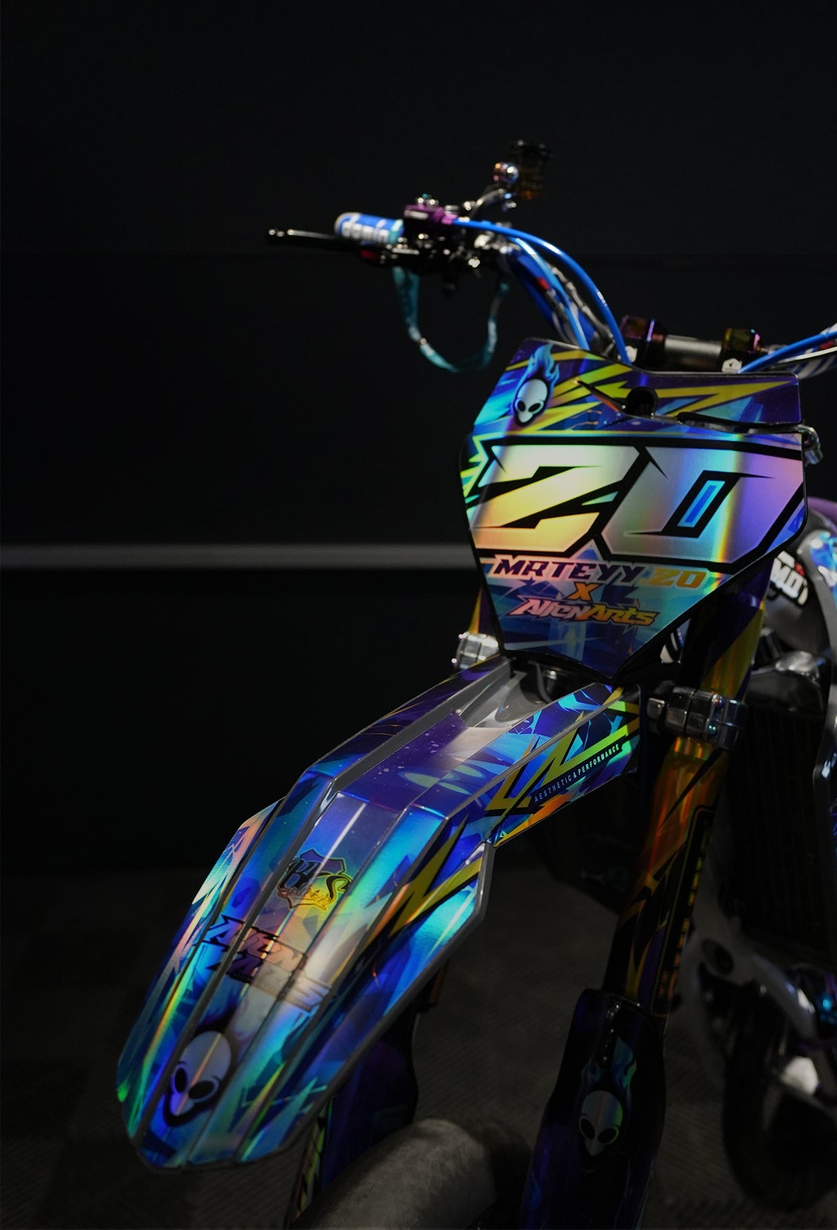 AlienArts - Kit Déco Moto Premium Holographique & Chrome